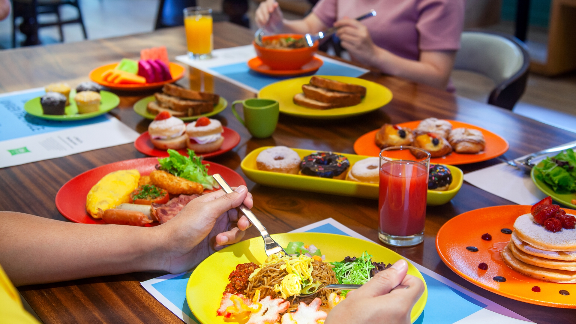 PULLMAN & IBIS STYLES BANDUNG GRAND CENTRAL - Bersantap di ibis Styles